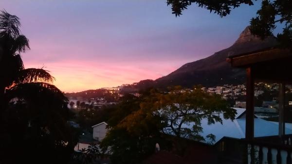 Independent Quaint Flat, Close To Beach - Cape Town