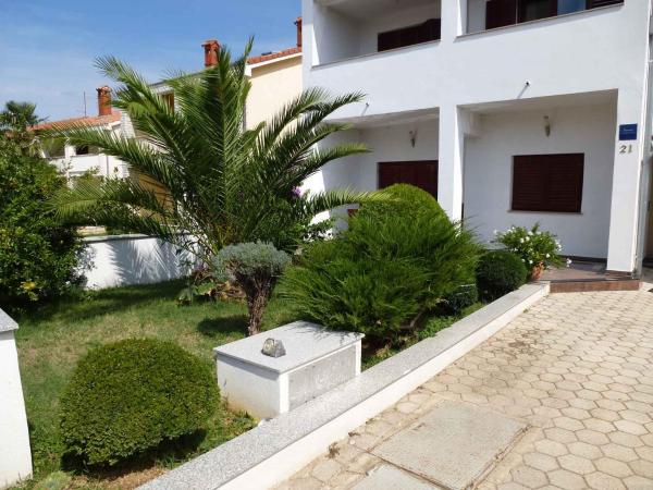 Holiday Apartment With Air Conditioning - Peroj