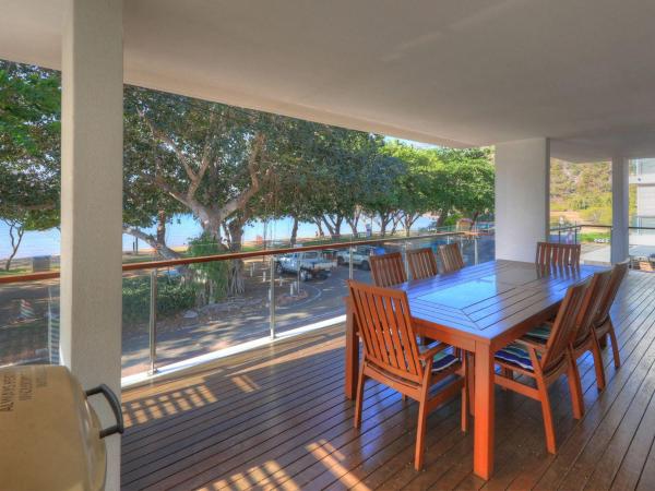 Maggies Beachfront Apartment 2 - Magnetic Island