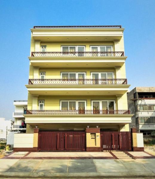 Bluo 1bhk - Dlf Cybercity, Mg Road - Balcony, Lift - Gurgaon