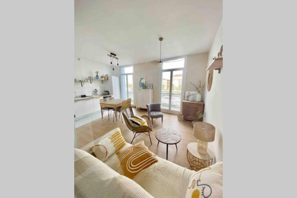 Sur Le Bord Du Quai - Balaruc-les-Bains