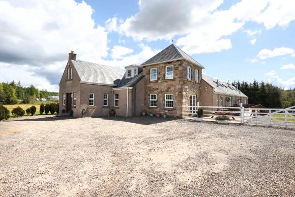 Joivy Greenknowes Estate - Retreat With Garden, Parking And Hot Tub - Dunfermline