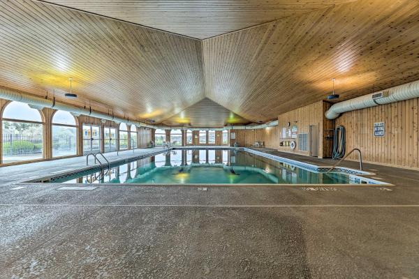 Bright Manistee Condo W/ Beach + Pool Access! - Manistee, MI
