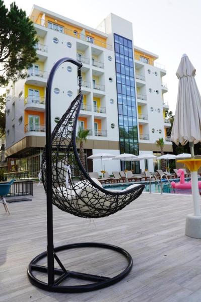 Hotel Monaco & Garden - Golem