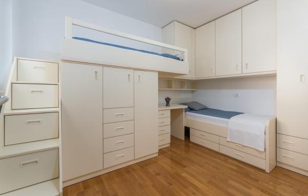 Apartment Melarnian Near The Beach In Umag - Umag