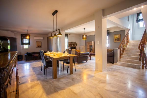 ΤRaditional Fully Detached Villa On A Luxurious Hillock Of Thessaloniki With Its Own Garden Also For Family & Wedding Gatherings For 10 To 25 People Only 15 Minutes From Airport - Халкидики