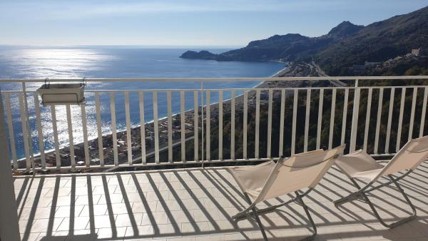 Casa Vacanze Mamma Angela - Letojanni