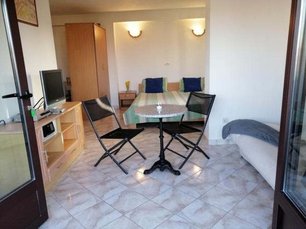 Holiday Apartment In Funtana With Balcony, Air Conditioning, Wifi, Washing Machine 4982-10 - Funtana