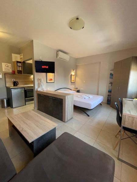 Q Luxury Rooms Perea Center - Thessaloniki Airport Makedonia (SKG)