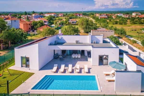Villa Mateo With Heated Pool - Fažana