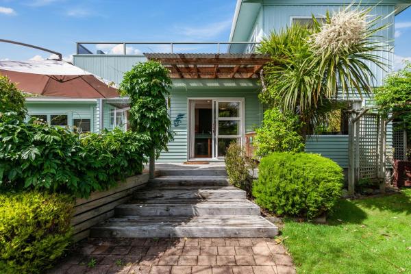 Kapuka Paradise - Wharewaka Holiday Home - Taupō