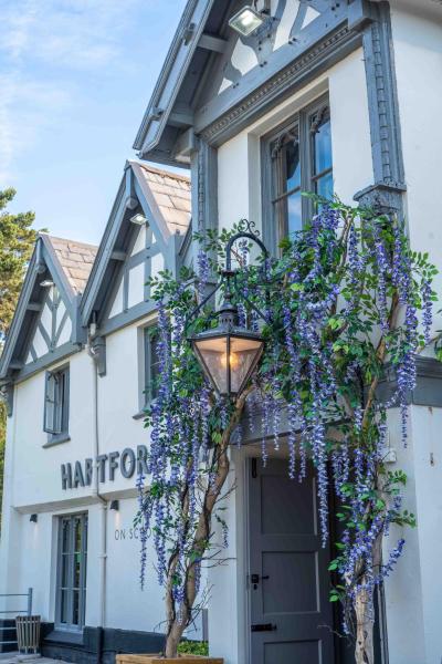 Hartford Hall On School Lane - Tarporley
