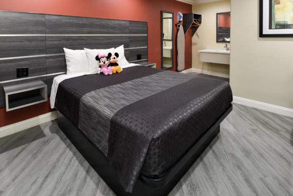 Pacific Inn Anaheim - Seal Beach, CA