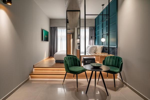 Bob W Athens Akadimia - Athens