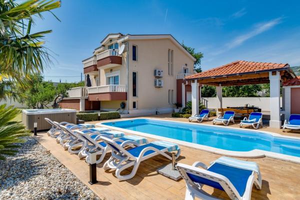 Villa Suker - Jacuzzi, Pool, Sauna - Kroatien