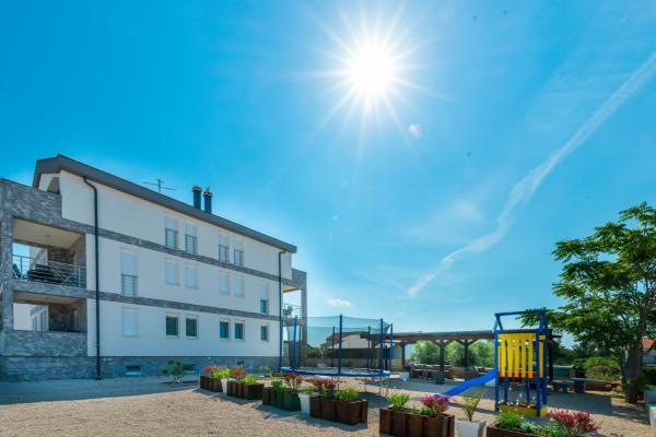 Crowonder Luxury Vir- 6 New Apartments For Families With Playground For Kids - Croacia