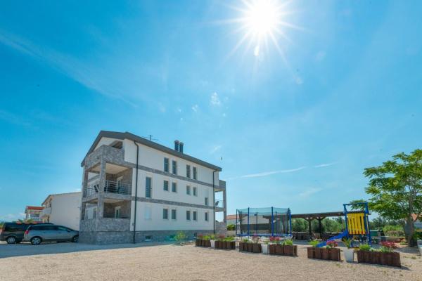 Crowonder Luxury Vir- 6 New Apartments For Families With Playground For Kids - Pag