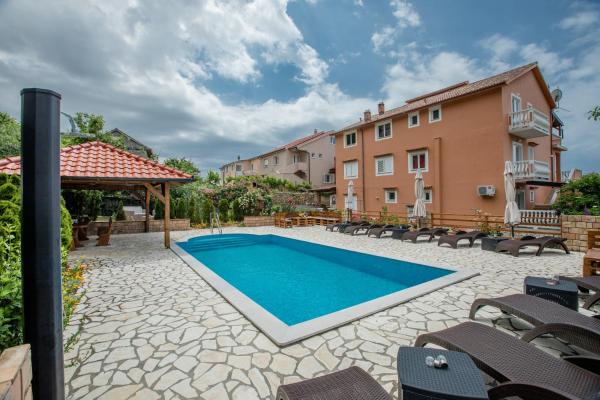Apartments ŠćErbe 3103 - Rab