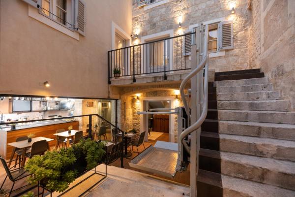 Camera Heritage Hotel - Executive Suite - Podstrana