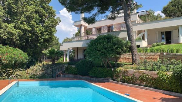 Appartamenti In Villa Con Piscina - Diano Marina