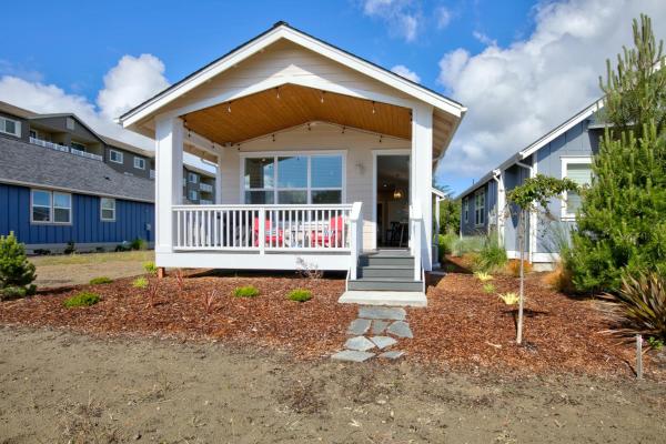 Tranquility Base Cottage - Ocean Shores, WA