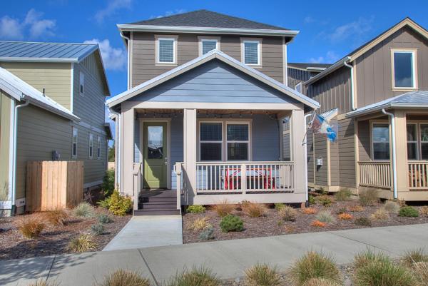 Crabby Daddy & The Blue Mermaid - Ocean Shores, WA