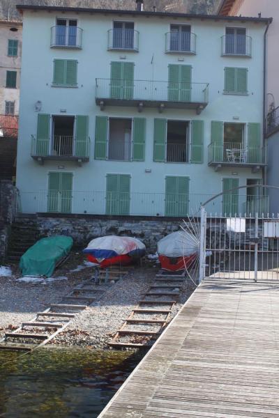 The Green House On The Lake - Lago de Como