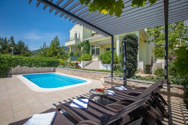 Holiday House Luna In Makarska With Private Pool - Baška Voda