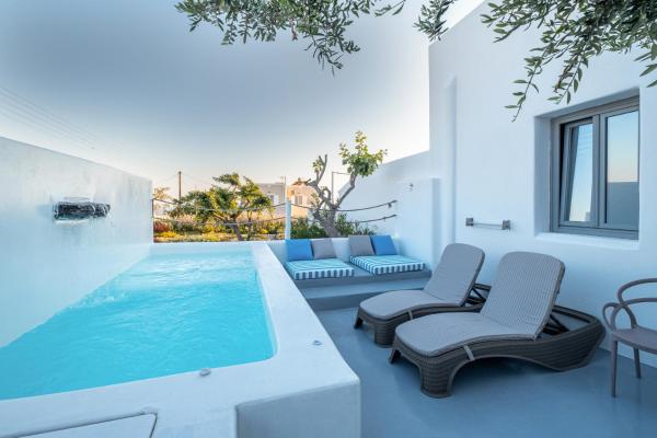 Majestic Sky Luxury Suites - Санторини