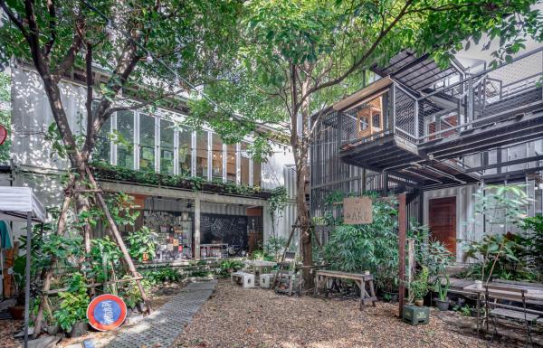 The Yard Bangkok Hostel - Bangkok