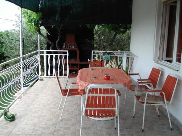 Apartment Tomi - With Large Terrace (60m2) - Seget Vranjica