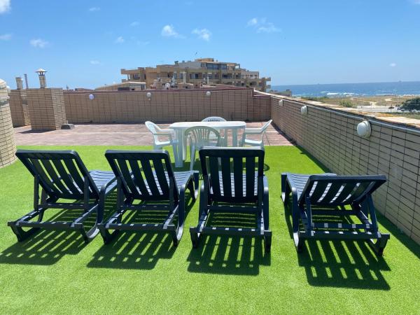 Beach Front With Rooftop - Vila Chã