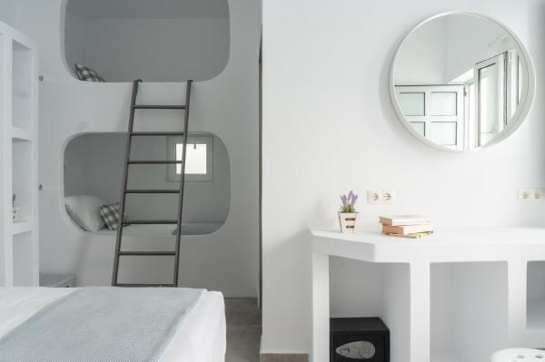 Room 3 @ Pelican Paros In The Old Town! - Antiparos