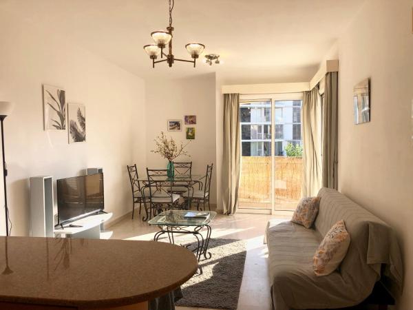 1 Bedroom Flat, Prime Location Near Sea, Sleeps 4 - Limassol