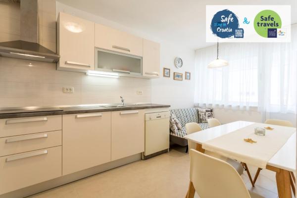 Modern Apartment Near The Beach And Center Of Split - Split