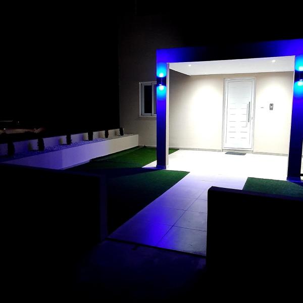 Universe House - Chypre