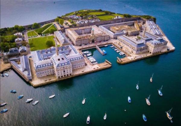 Royal William Yard Luxury Apartments At "The Bruce" - Family Apartment And Connecting Deluxe Studio - Private Connecting Lobby So Book Both For Larger Groups - Free Onsite Parking - Plymouth
