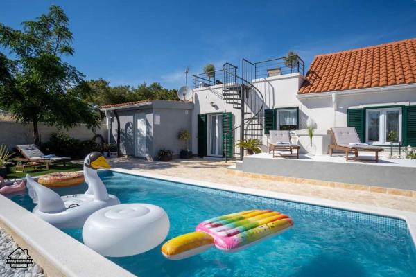 House Diana - Heated Swimming Pool And Jacuzzi - Pag