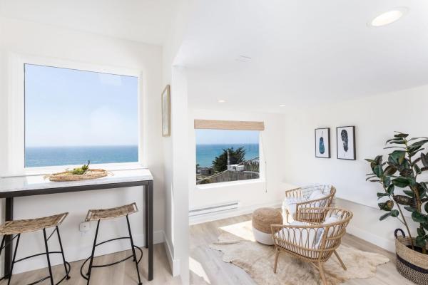 Oceanfront Coastal Home W Breathtaking Views Hiking Beaches & More - Moss Beach, CA