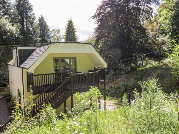 Waterfall Apartment - Loch Ness