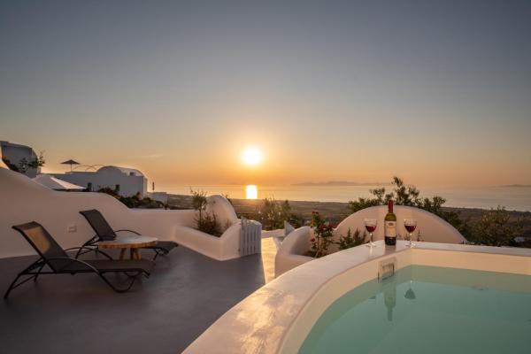 Panoramic Cave | Jetted Tub | Sea & Sunset View - Oia