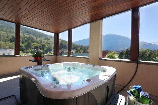 Lily Glacier Suite At Downtown Silver Bear Condos - Revelstoke