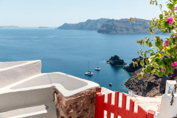 White Cave By Caldera Houses - Santorini