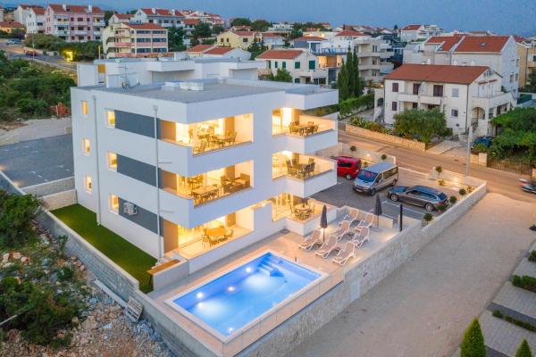 Sara Luxury Apartment With A Pool - Novalja