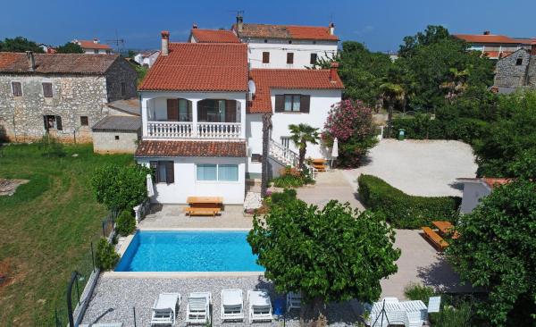 Apartments Ella - Novigrad