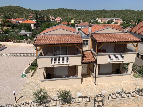 Apartments Mais Tisno - Murter