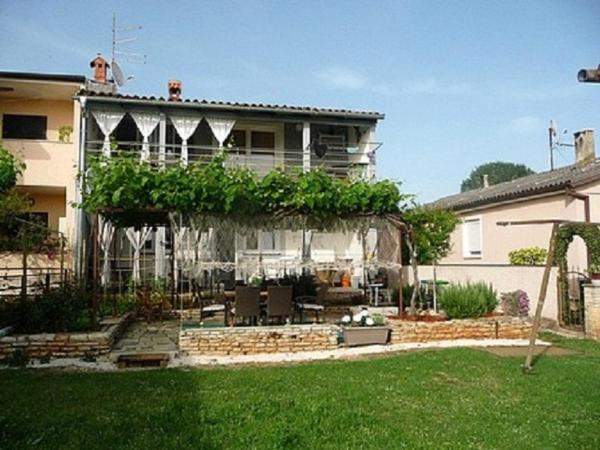 Apartment In Fažana With Terrace, Air Conditioning, Wifi, Washing Machine (4957-1) - Peroj