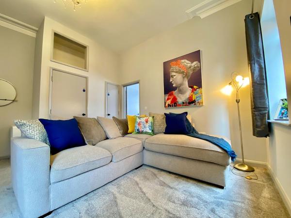 Beautiful Apartment - 5 Minute Walk To The Best Beach! - Great Location - Parking - Fast Wifi - Smart Tv - Newly Decorated - Sleeps Up To 4! Close To Bournemouth & Poole Town Centre - Swanage