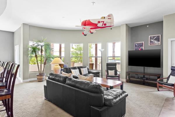 The Airplane Hangar - Tempe, AZ