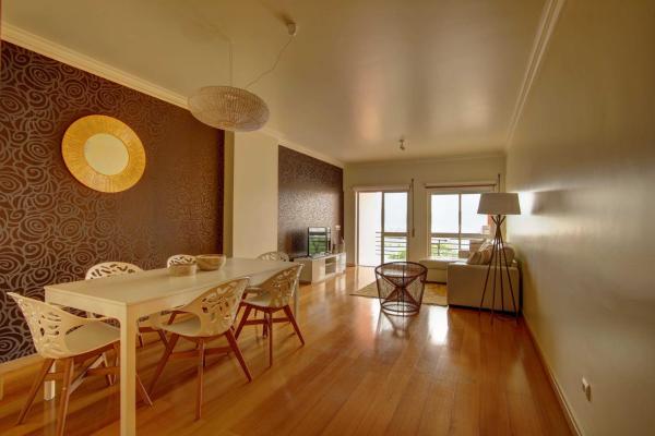 Balcony With View, Private Garage, An Elevator - Pinhal Novo